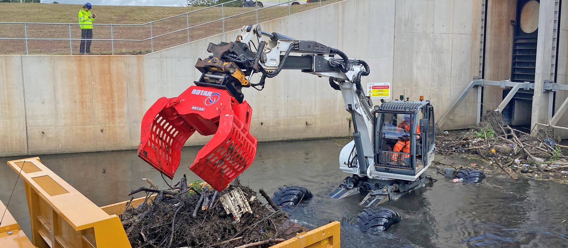 The ‘Go Anywhere’ Spider Machine - Association of Drainage Authorities